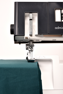 PFAFF admire air 6000 Air Threader CoverLock Serger Machine with Holid ...